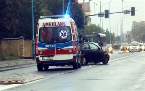 Wypadek na ulicy Wrocławskiej w Legnicy kobieta ukarana mandatem