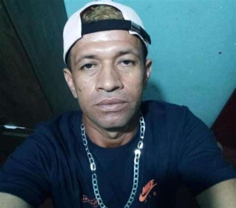Motorista morre após veículo sair da pista e bater em árvore Grande