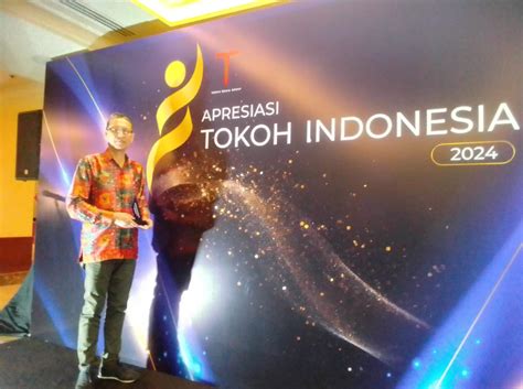 Bupati Minahasa Utara Joune J E Ganda Dapat Penghargaan Sebagai Tokoh