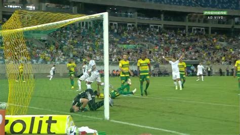 Aos 9 min do 1º tempo gol de cabeça de Vina do Grêmio contra o Cuiabá