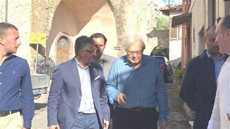 Ferentino Il Sottosegretario Ai Beni Culturali Sgarbi In Visita Nella