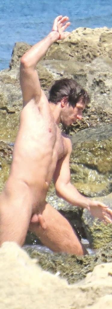 Provocative Wave For Men Quim Gutierrez Caught Naked