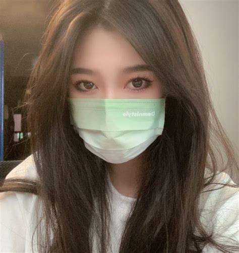 不二妹妹 on Twitter RT Hushixiaoxiao 下班后的绝美小护士 今晚来看我直播哦地址在评论区