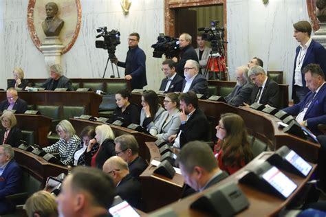 Nadzwyczajna sesja Sejmiku Województwa Śląskiego w Katowicach Dyskusja