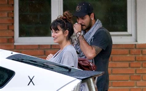 Penélope Cruz enceinte et sa famille rendent visite à Monica Cruz