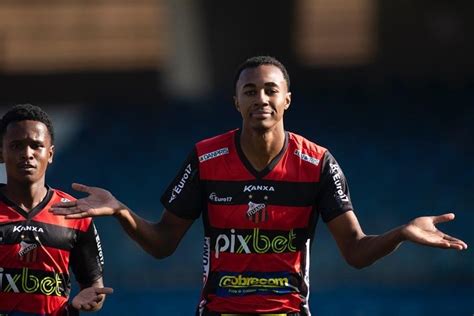 Goiás encaminha contratação de atacante ex São Paulo para suas