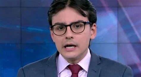 Dudu Camargo teria sido demitido do SBT após toalha suja e fezes em