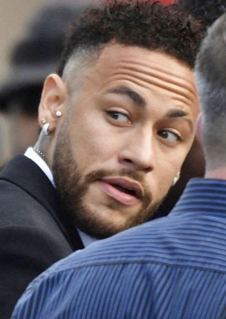 Pin de Cássia Tostes em Neymar Jr Neymar e bruna Neymar Futebol