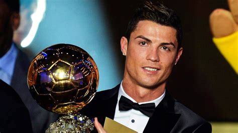 Zlat M Z Skal Cristiano Ronaldo Triumfoval Podruh V Kari E Tn Cz
