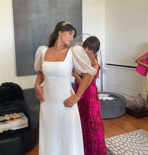 Há novas fotografias do casamento da filha de Manuela Moura Guedes e