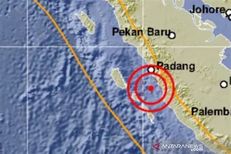 Pesisir Selatan Sumbar Diguncang Gempa Tektonik Magnitudo 5 3 ANTARA News