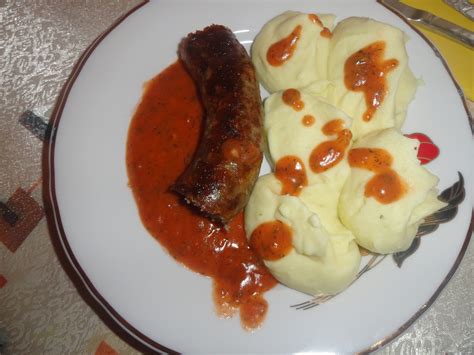 Reteta Culinara Piure De Cartofi Cu Carnati Prajiti Bucataras