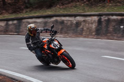 Ktm Duke Gp Mid Naked Vergleichstest