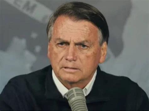 TSE proíbe Bolsonaro de usar lives dentro do Alvorada para promover
