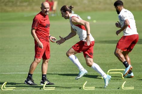 Preparador físico do Flamengo assume erro por agressão e pede desculpas