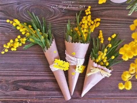 Piccola Mimosa Creativa Con Targhetta Handmade Per La Festa Della Donna