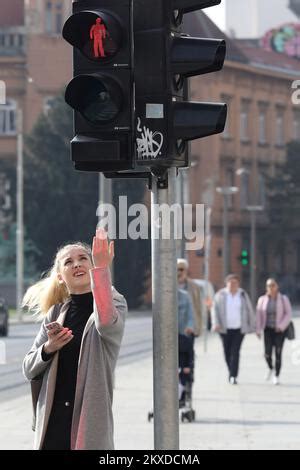 14 10 2019 Zagreb Croatie Un nouveau feu de circulation conçu pour