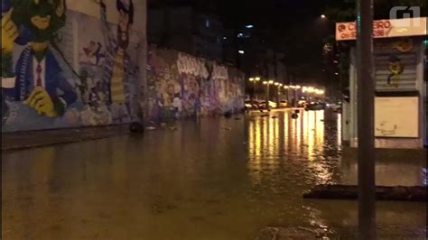 Vídeo Chuva alaga ruas da Tijuca na Zona Norte do Rio Rio de