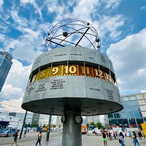 Uhr der fließenden Zeit Flow of Time Clock Wilmersdorf Berlin