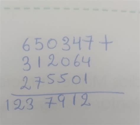 2 Observa e identifica los dígitos que faltan en la siguiente adición