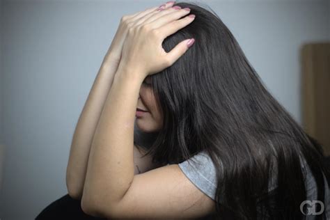 Não aceita o fim Homem invade casa da ex ameaça e agride ela e o