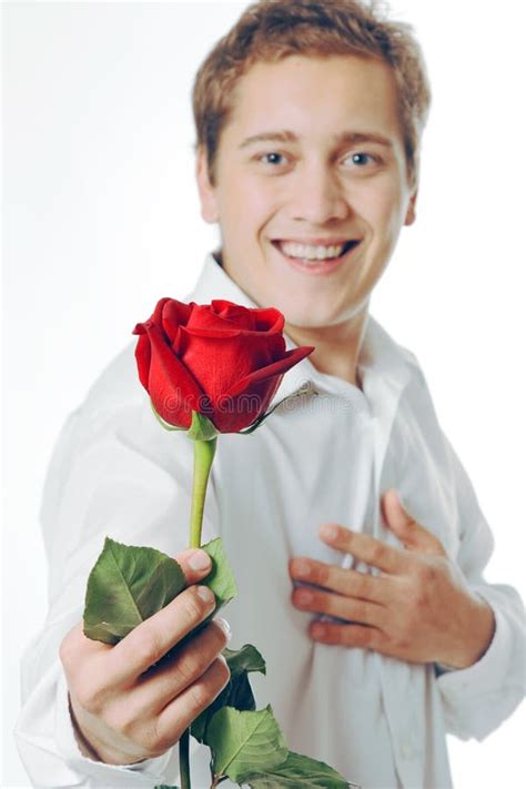 Hombre Joven Con Una Flor En Su Mano Foto De Archivo Imagen De Hombre