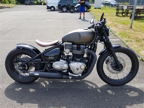 Umgebautes Motorrad Triumph Bonneville Bobber von Motorradhaus Löhmer