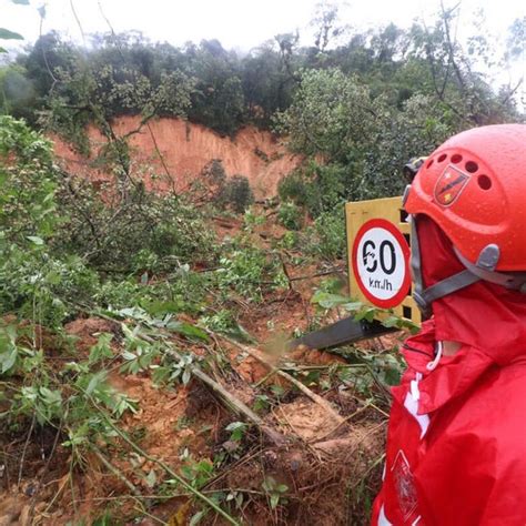 Busca por desaparecidos do deslizamento no Paraná completa quatro dias