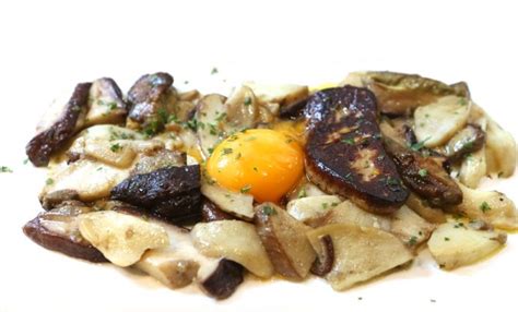 Ir de pintxos la mejor opción para comer por Donosti todos los bares