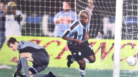 Em 2001 Marcelinho Paraíba brilhou e Grêmio despachou o Fluminense na