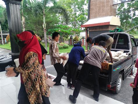AKSI BERSAMA CEGAH STUNTING SAATNYA BERBAGI SMA NEGERI 1 TERARA SMAN