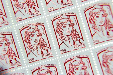 La Poste Sur Le Point D Annoncer La Fin Du Timbre Rouge