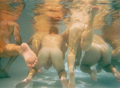 Mis Morbos Tus Morbos Hombres Desnudos En Grupo