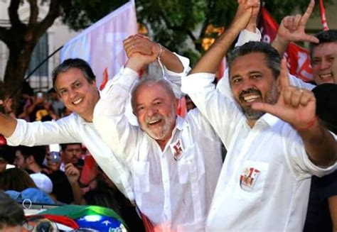 Vamos cuidar do Ceará e eleger Lula presidente celebra Elmano de