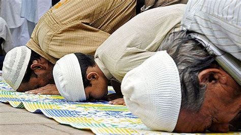 Namaz nasıl kılınır Namaz kılarken nasıl niyet edilir Son Dakika