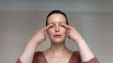 Lifter le regard et atténuer cernes et poches YouTube Lifter