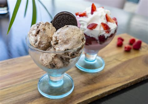 Helado De Fresas Con Crema