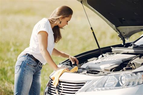 Cómo y cuándo revisar el líquido de frenos de tu auto Paréntesis