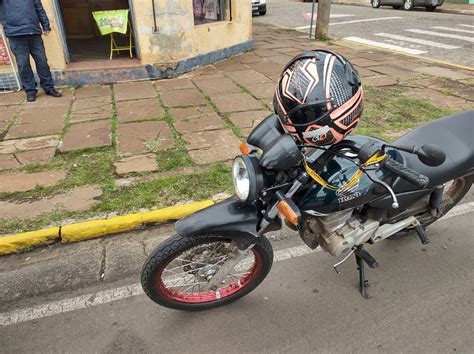 Motorista N O Respeita Sinaliza O E Bate Em Moto Na Rotat Ria Da Assis