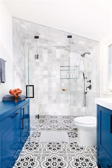 Gullig Uplifted Kollisionskursus Walk In Shower Designs For Small