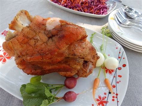 Pečena svinjska butkica štelce austrijski tradicionalni