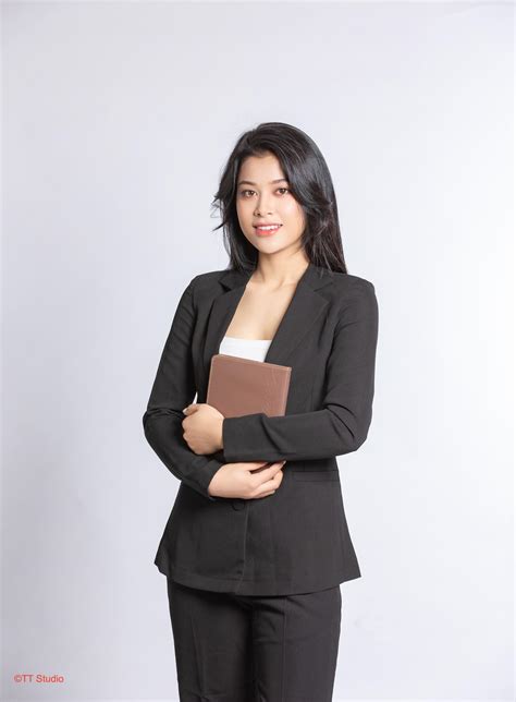 Cách tạo dáng chụp ảnh doanh nhân Networks Business Online Việt Nam