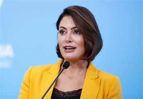 A Gazeta Caso Das Joias Michelle Bolsonaro Contrata Advogado De