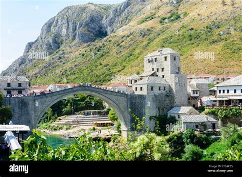 berühmte Stari Most alte Brücke in Mostar Bosnien und