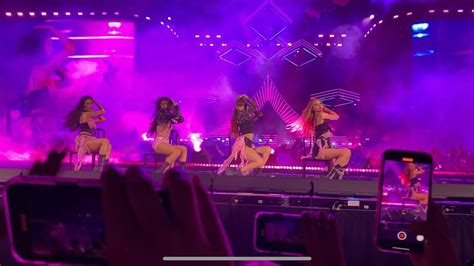 BLACKPINK Pretty Savage Chair Dance Coachella Week 1 Fancam YouTube