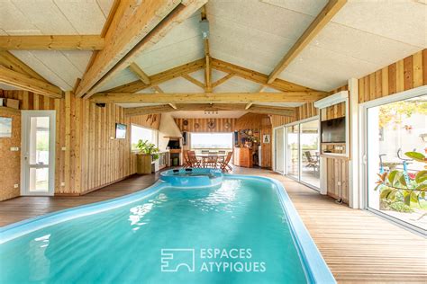 Vente Maison familiale en bord de mer avec piscine intérieure à LES