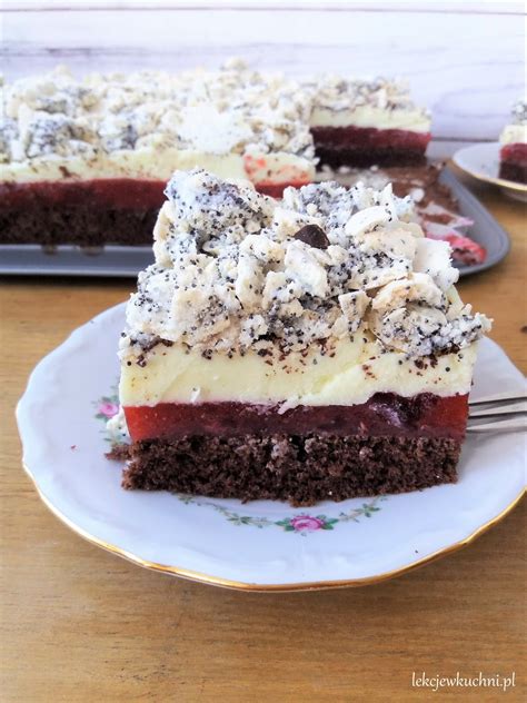 Ciasto Telimena z truskawkami budyniem i bezą Layer Strawberry Cake