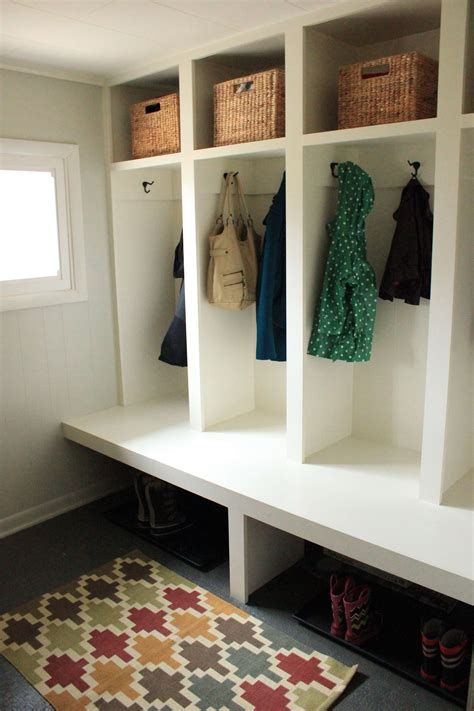 Superb Mudroom Entryway Design Ideas With Benches And Storage