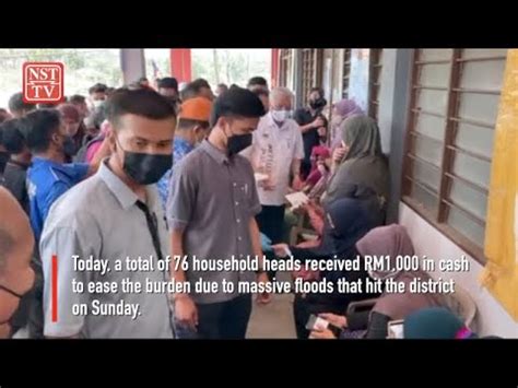 Pm Visits Flood Victims In Hulu Terengganu Youtube