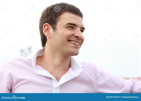 Jeune Homme Bel Avec Le Grand Sourire Dehors Portrait Image Stock